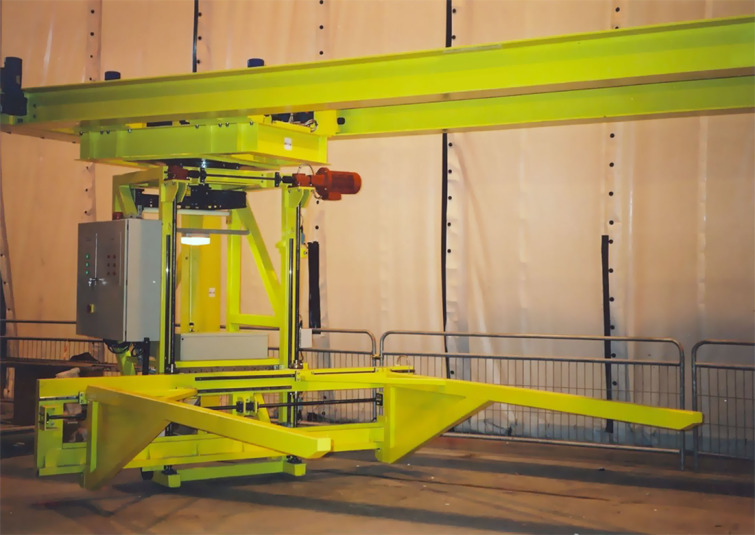 Inverted Fork lift Handling Crane for BAE Eurofighter Programme - SCX ...
